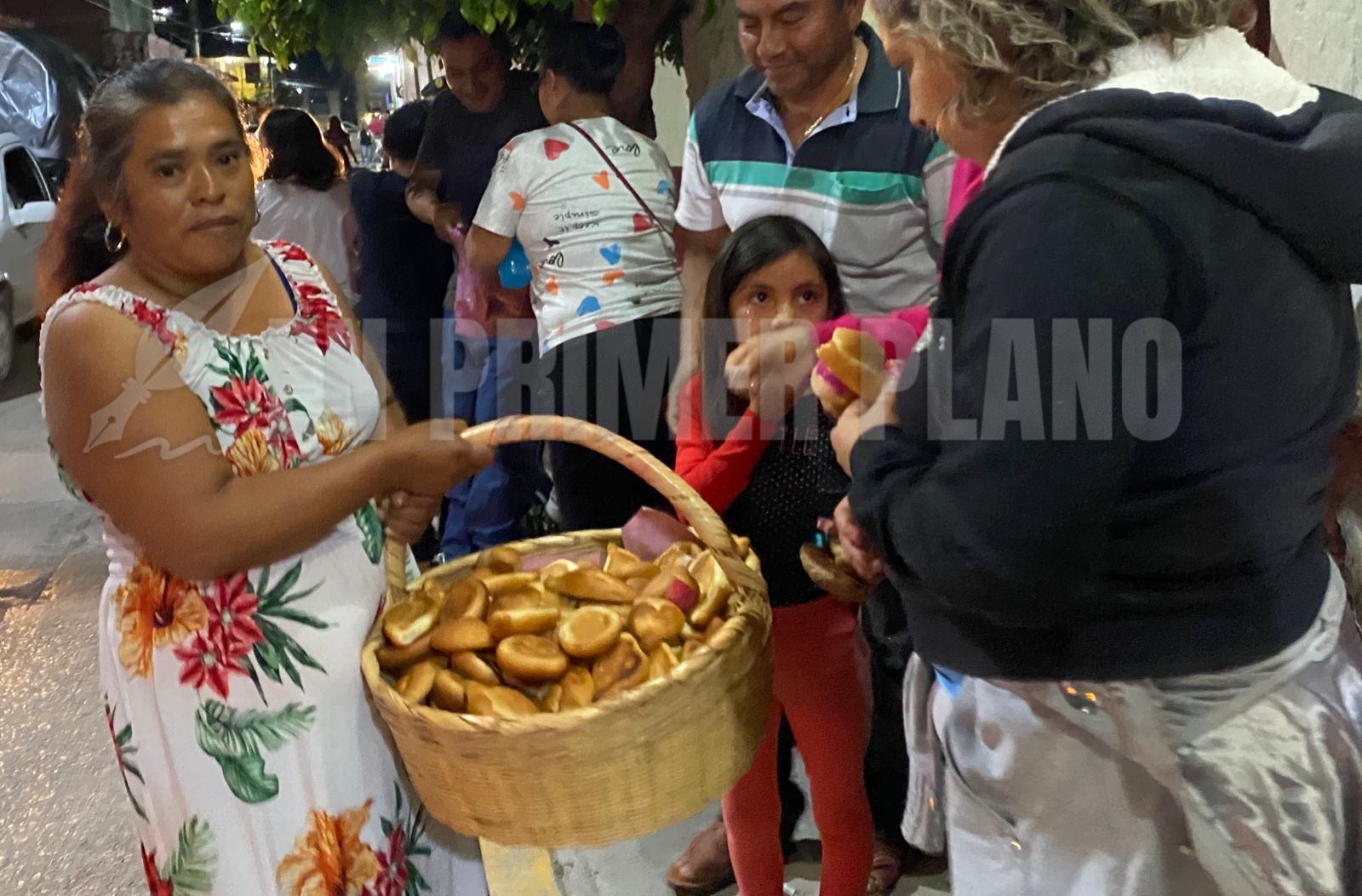Panaderos reparten pan en Chilapa por San Dieguito de Alcalá - En ...