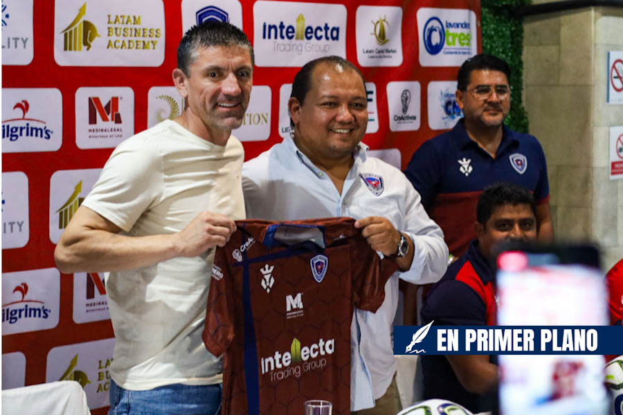 Presentan al chileno Héctor Mancilla como director técnico del equipo ...